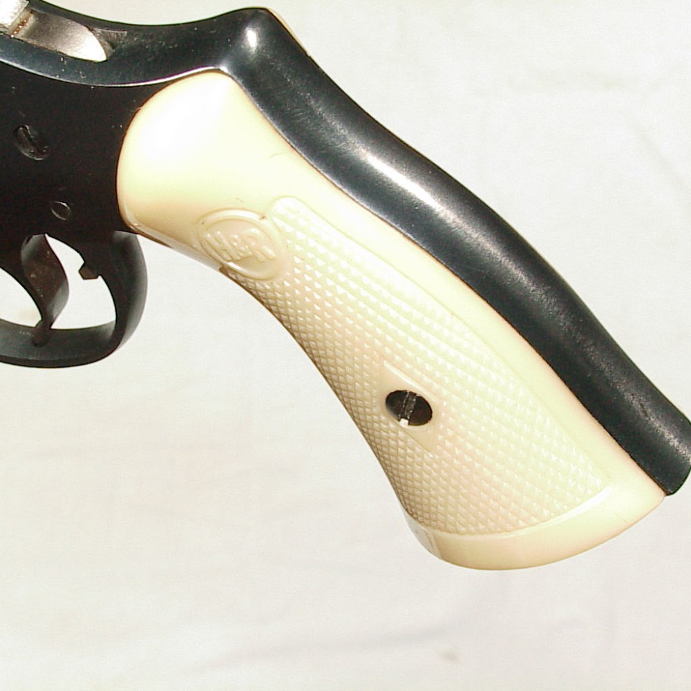 Monty Whitley, Inc. | H&R MODEL 900 REVOLVER